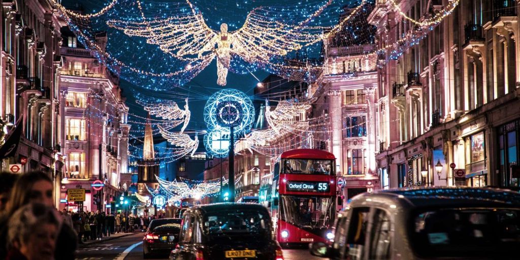  London Christmas Lights Tour On A Vintage Open top Bus